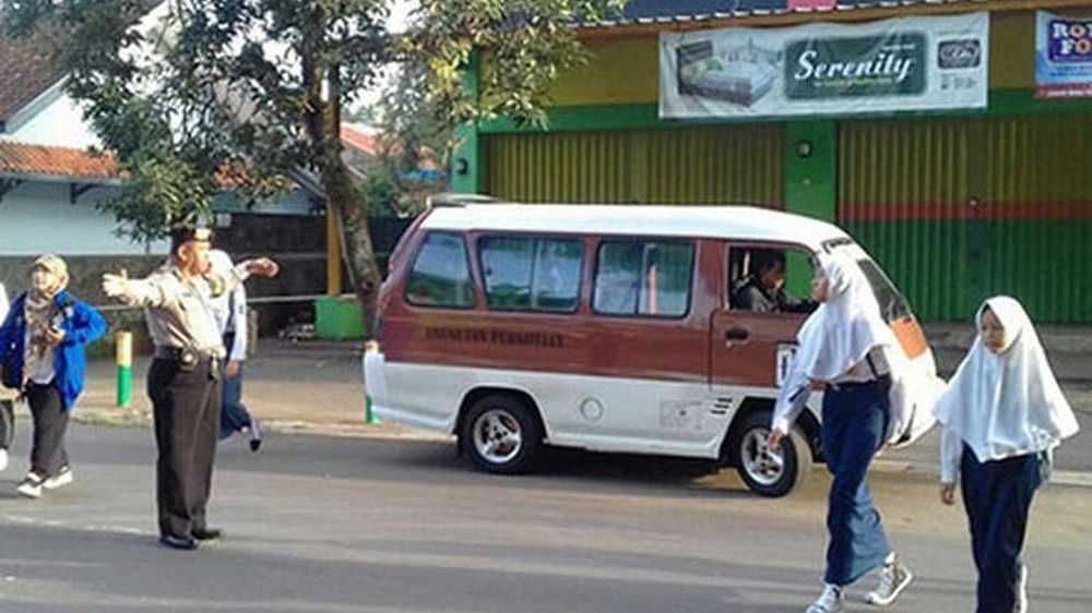 Angkutan Umum Perkotaan (Angkot) 06 - Direktori Sumedang